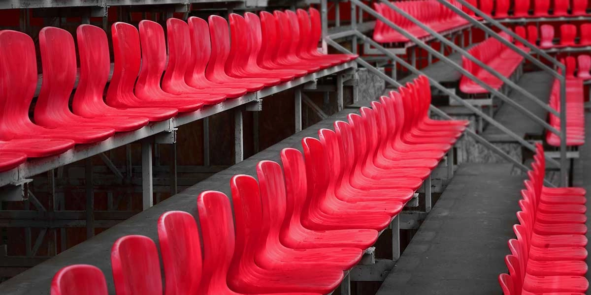 ¿Cuáles son las Características de los Asientos de las Gradas?